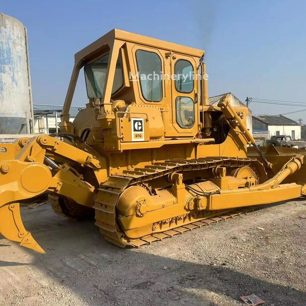 Novi Caterpillar D7G buldožer