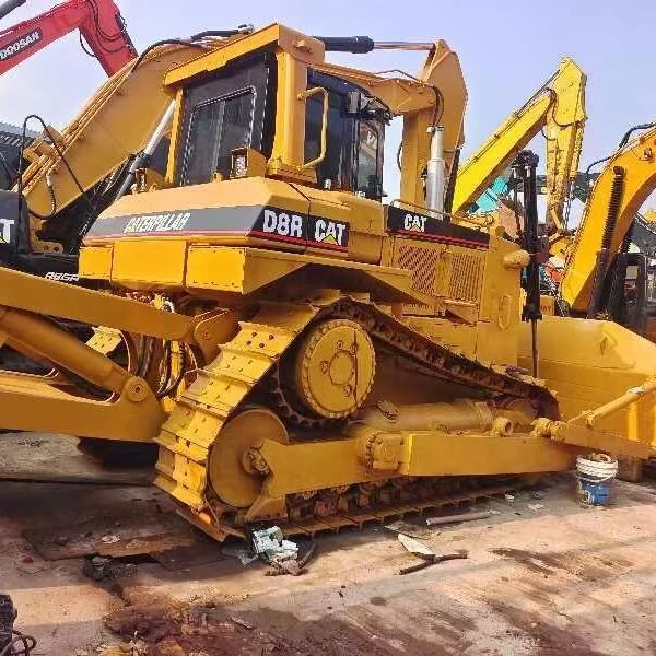 Caterpillar D8R buldožer