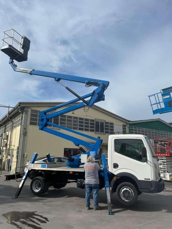 Nissan Cabstar auto dizalica s korpom