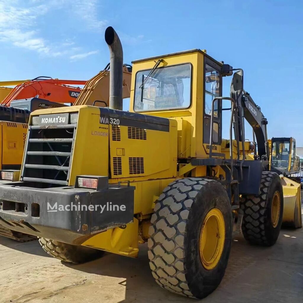 Komatsu WA320-3 prednji utovarivač