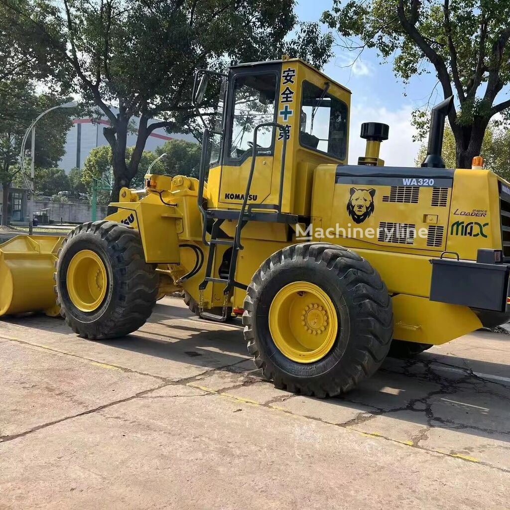 Komatsu WA320-3 prednji utovarivač