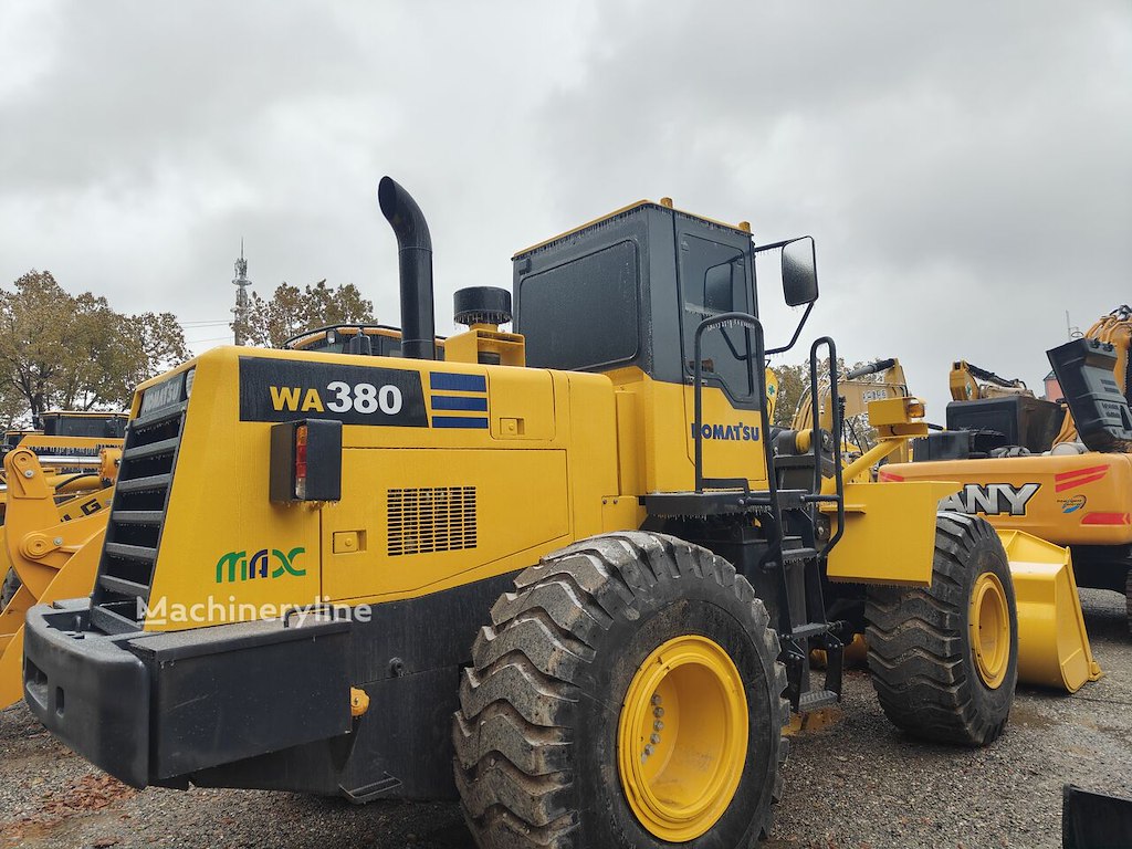 Novi Komatsu WA380-3 prednji utovarivač