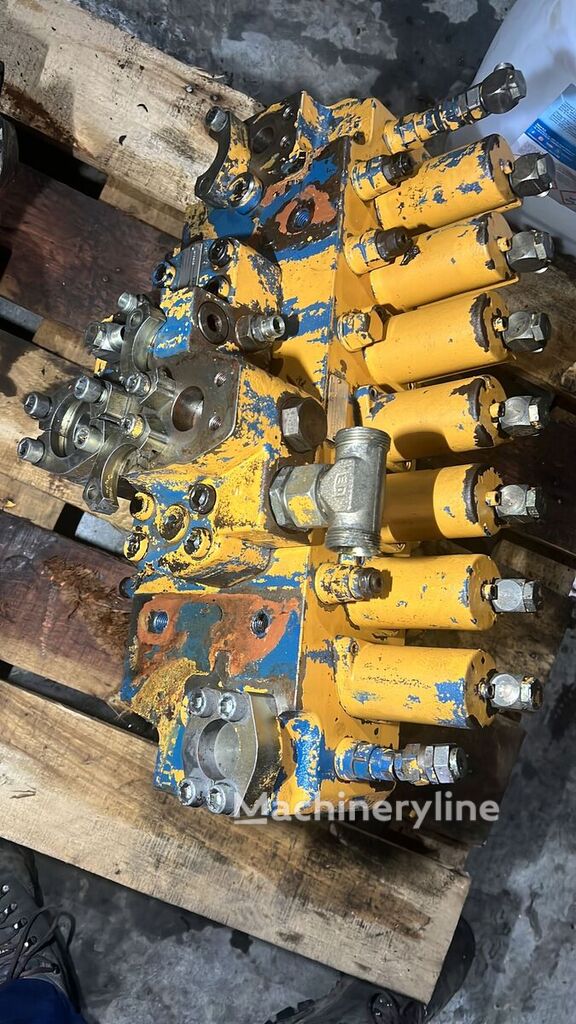 Rexroth M8-1129-02/7M8-18 hidraulični razvodnik za bagera