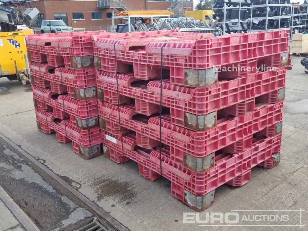 Prodaje se 144x121cmx70cm Red Plastic Folding Stillages (8 of)\nWidth kašiku za prednje utovarivač na aukciji