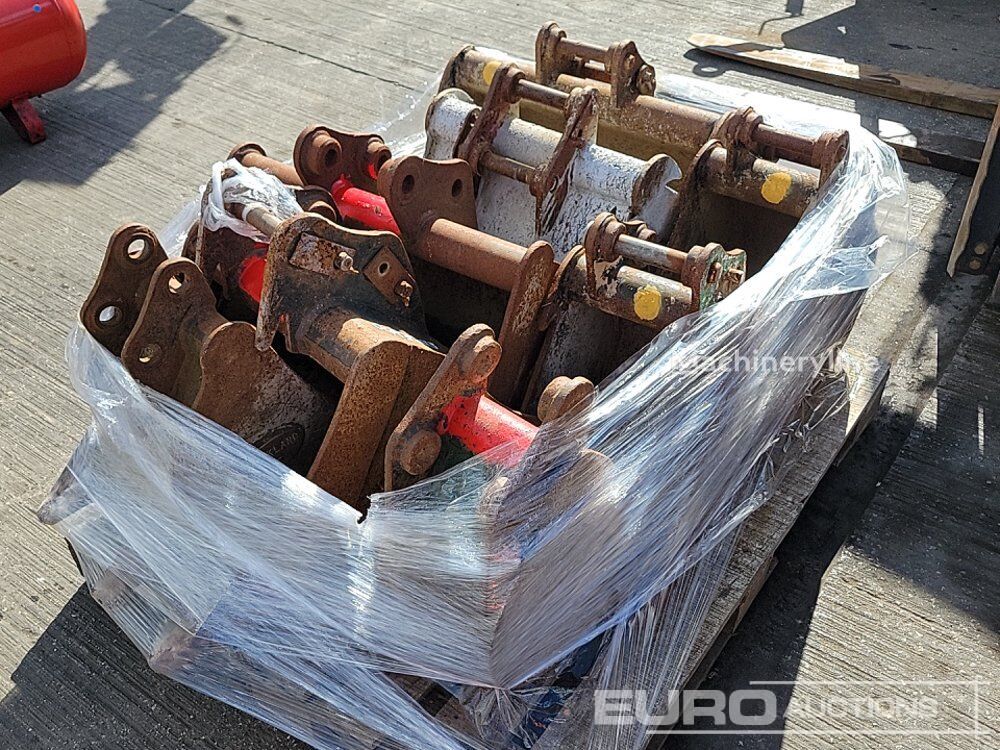 Prodaje se 24", 24", 18", 18", 12", 12", 12", 10" Digging Bucket 30mm Pin t kašiku za bager na aukciji