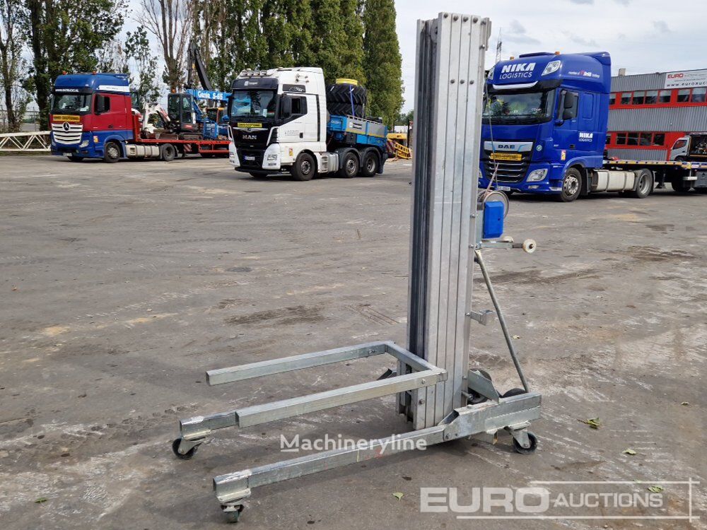 Prodaje se Böcker 2012 Böcker LM750 Material Lift kašiku za prednje utovarivač na aukciji