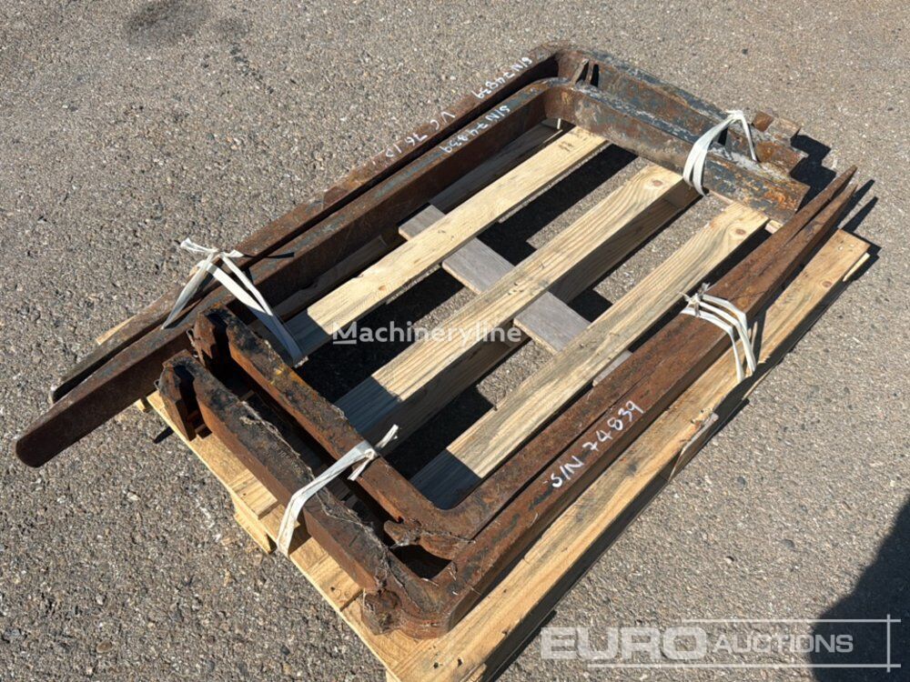 Prodaje se 47" Forks (4 of) viljuške na aukciji