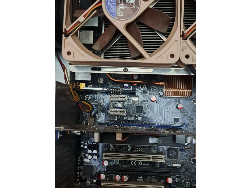 Asus p5k-E komplet ploca.