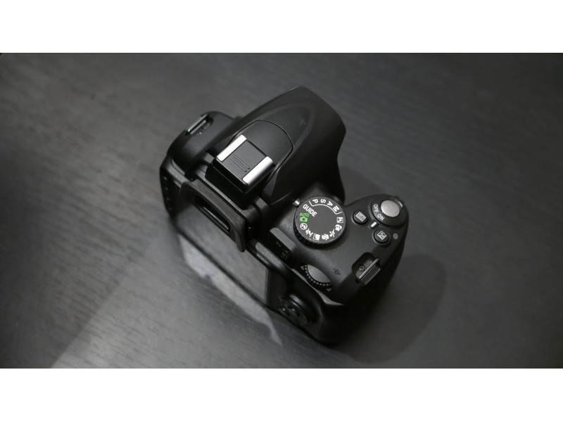 Nikon D3000 Kao nov!
