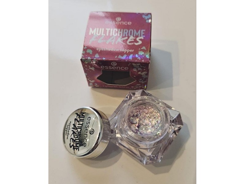 Essence multichrome flakes eyeshadow topper 02