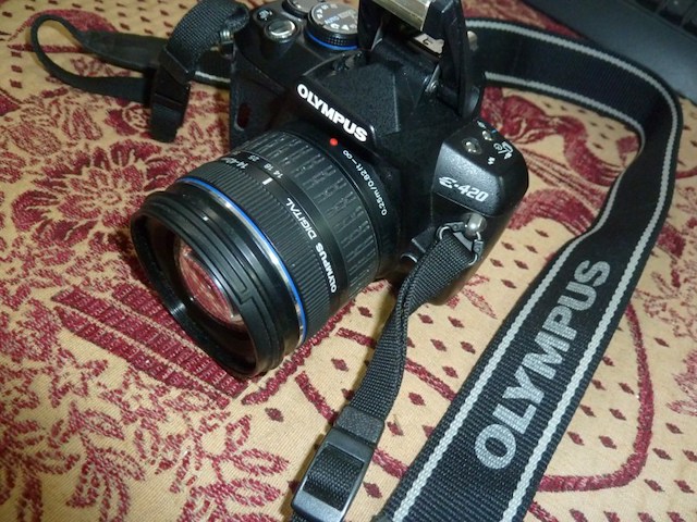 OLYMPUS E 420