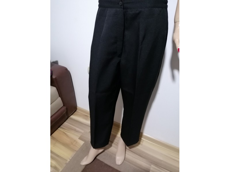 Crne pantalone za punije-niže dame vel.54
