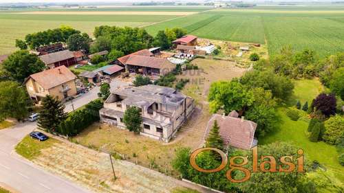 Plac, Čenej, 2700m2