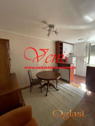 BULEVAR ul. Bulevar Kralja Petra 32 m2 - 300 Evra USELJIV ID#2636