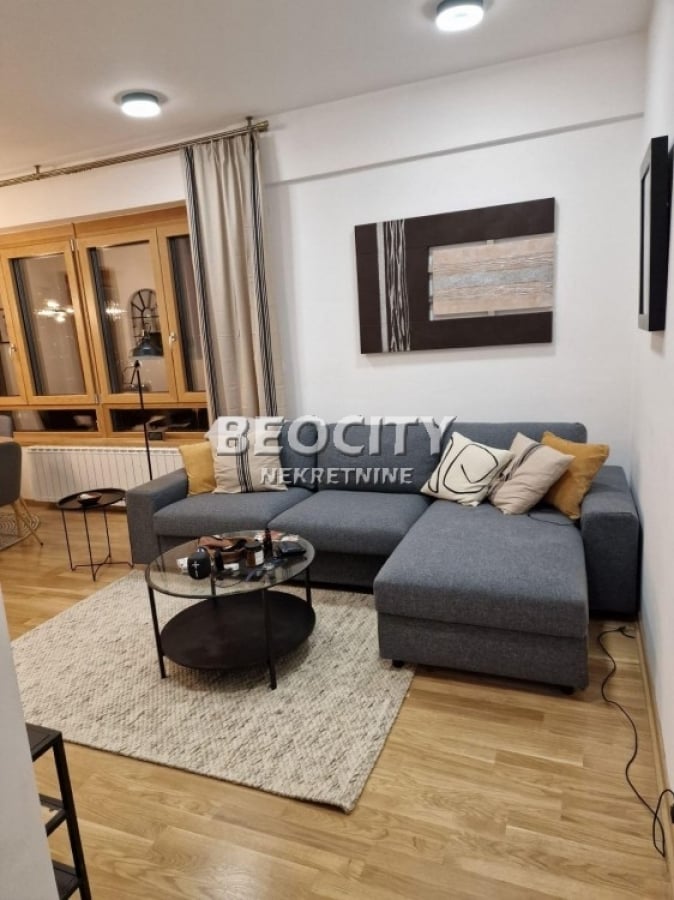 Novi Beograd, Blok 45, (TC Enjub) -Jurija Gagarina, 2. 0, 55m2, 850EUR GARAŽNO MESTO