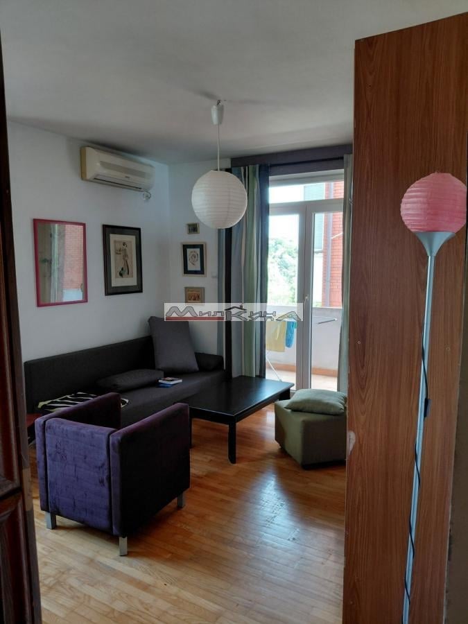 Višnjička banja-1. 5 stan sa parkingom