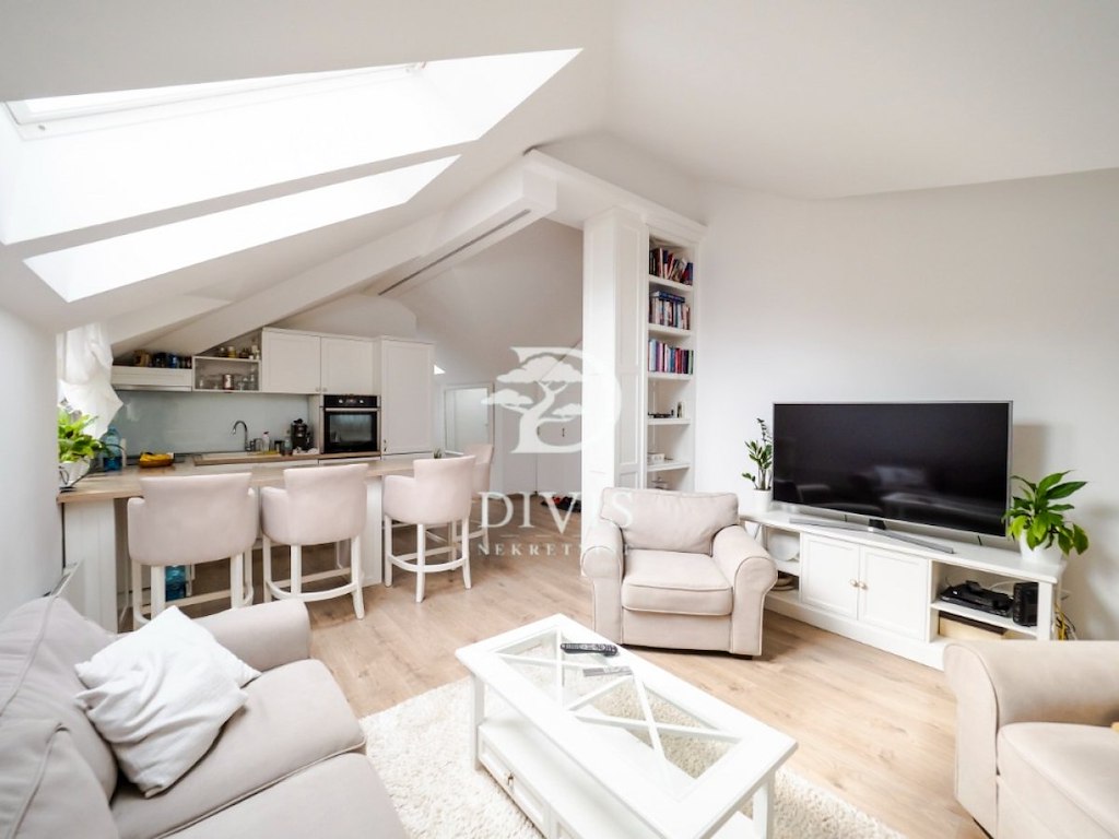 Trosoban renoviran stan na Kalvariji, Zemun, 59m2