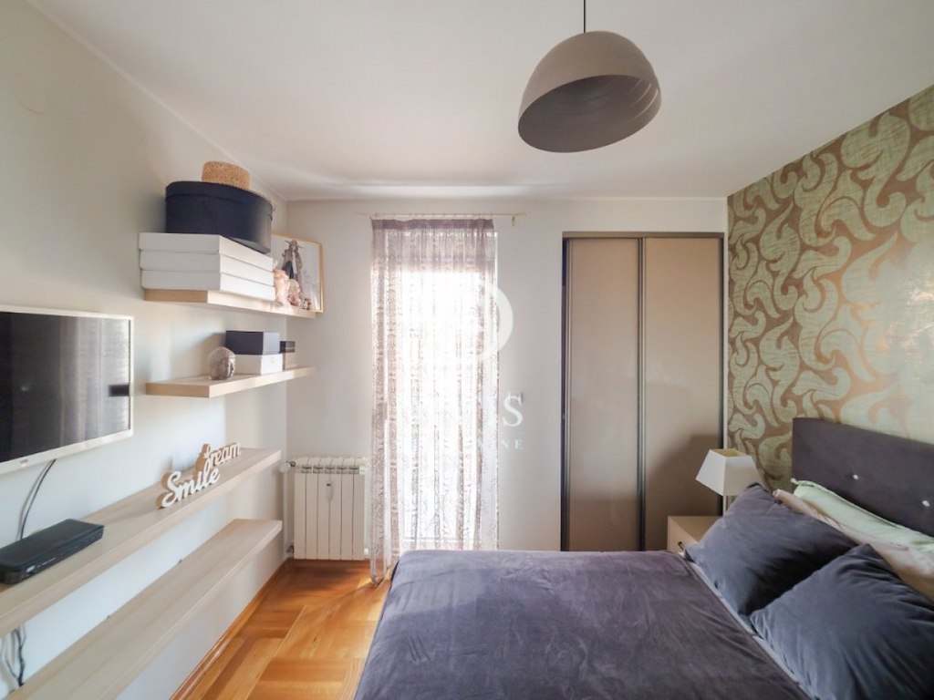 Trosoban stan kod Vukovog spomenika, 75m2, namešten