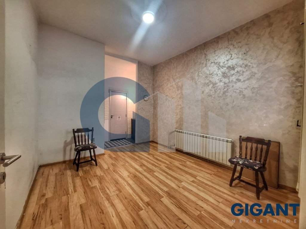 OBILICEV VENAC, 22M2, VPR, SALONAC