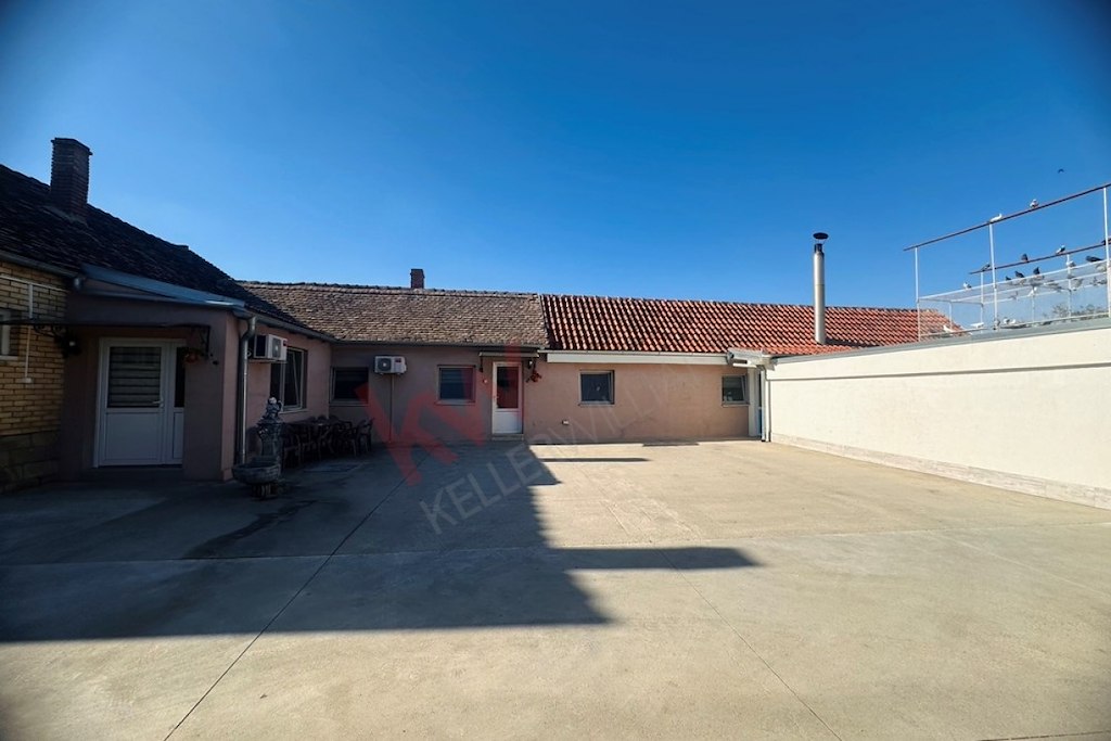 Poslovno stambeni kompleks u Starčevu, 377m2