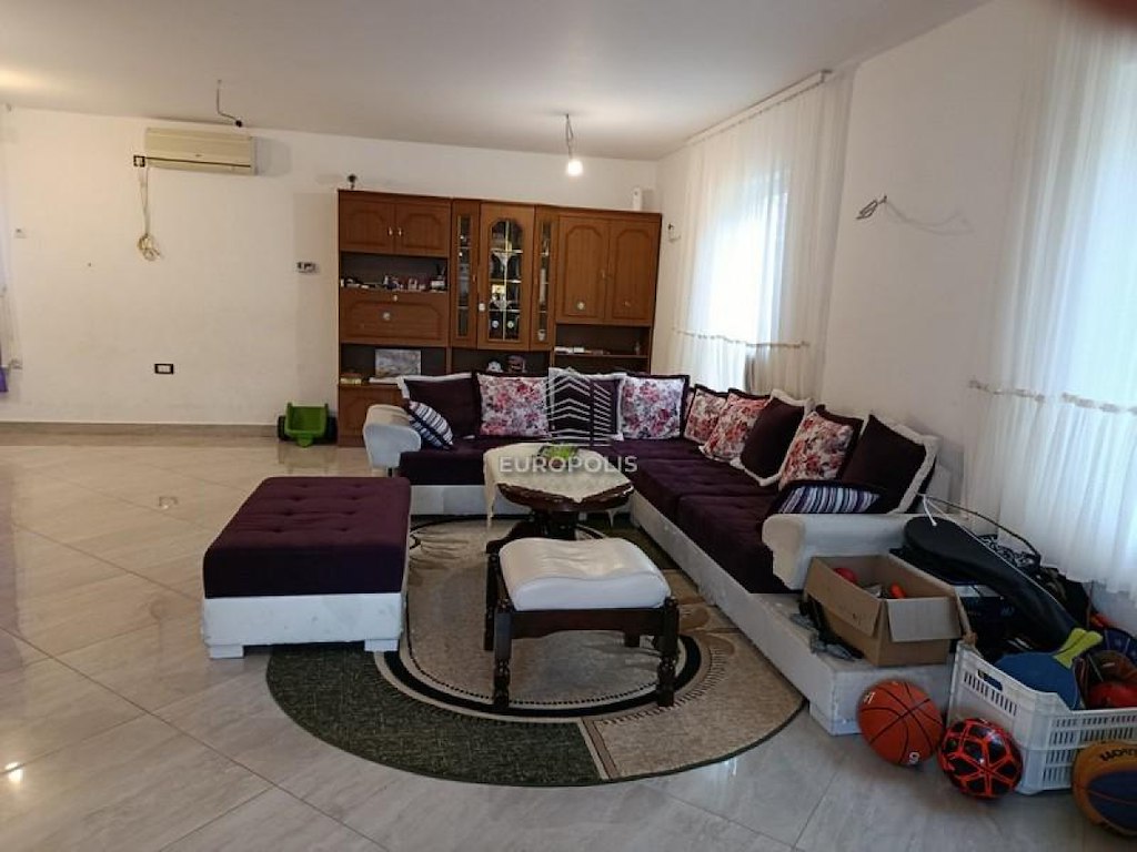 Arnajevo-prostrana porodična kuća 369m2 i 17. 88ari ID#8397