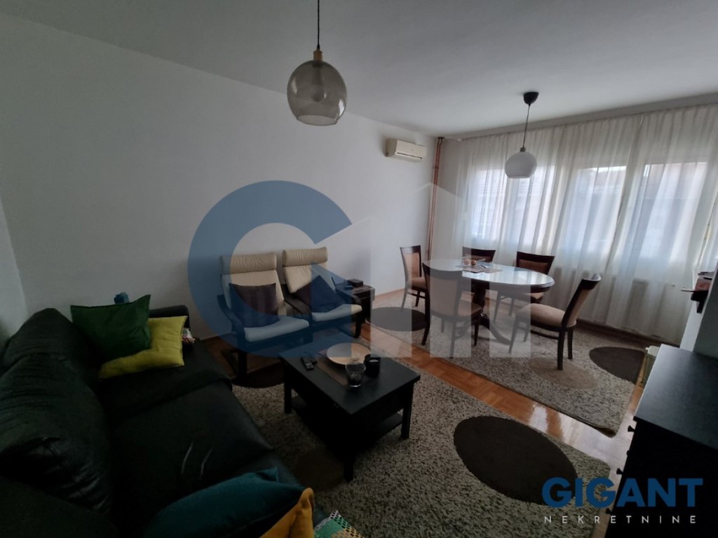 BRAĆE JERKOVIĆ-SIVA STENA, 210M2, 3. 6 ARA, SPRATNA, GAS