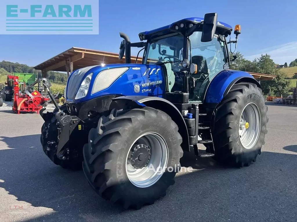 New Holland t7.230 plm auto command traktor točkaš