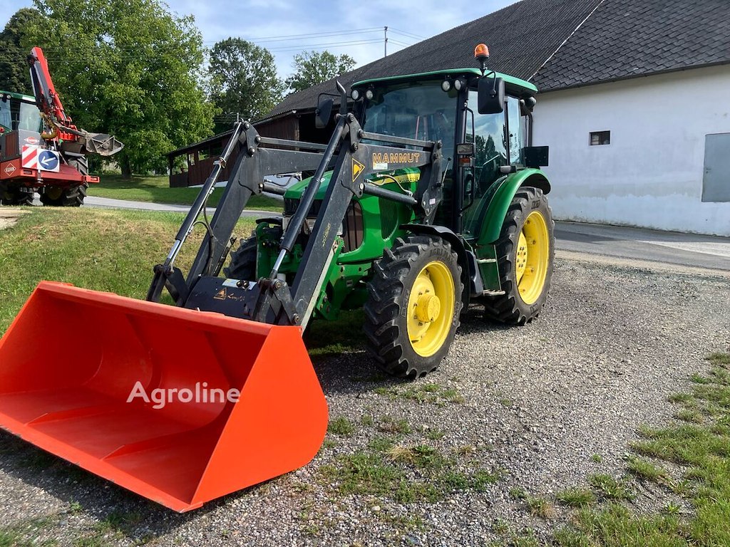 John Deere 5820 traktor točkaš