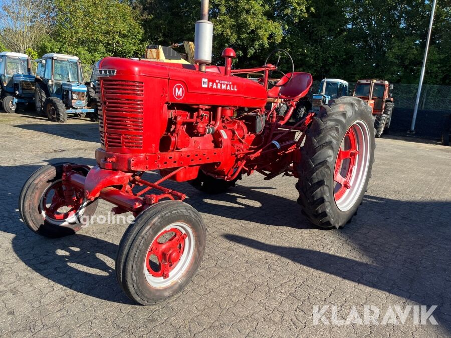 Prodaje se McCormick Farmall M traktor točkaš na aukciji