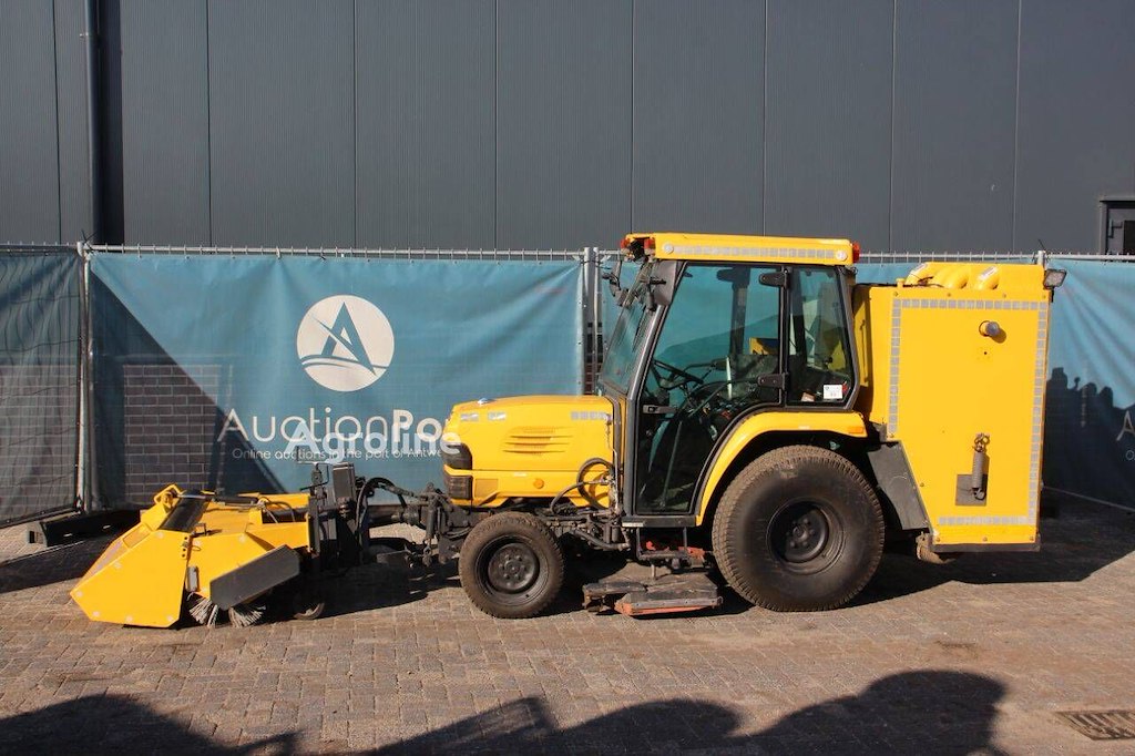 Prodaje se Kubota Version STV40 traktor točkaš na aukciji