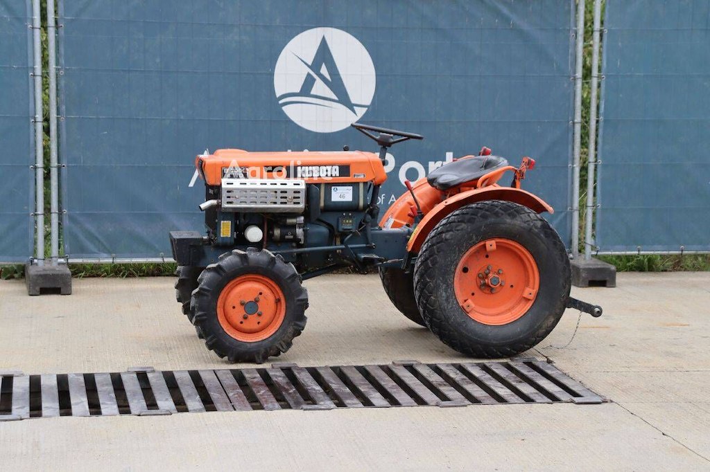 Prodaje se Kubota B7000 traktor točkaš na aukciji