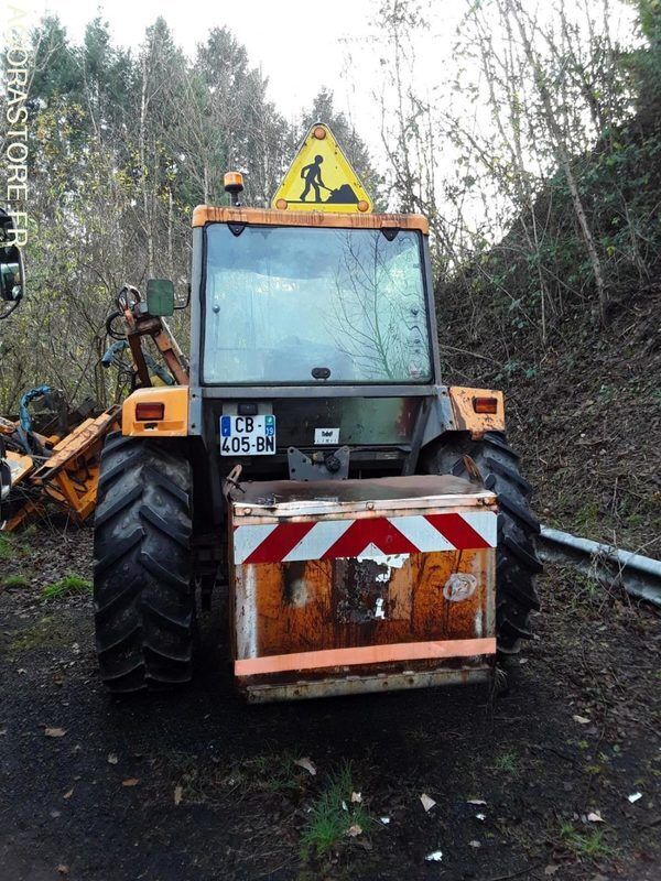 Prodaje se Renault R3143 traktor točkaš na aukciji