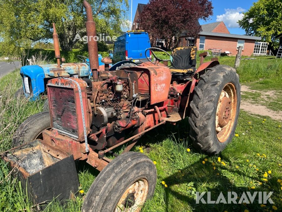Prodaje se IH B414 Diesel traktor točkaš na aukciji