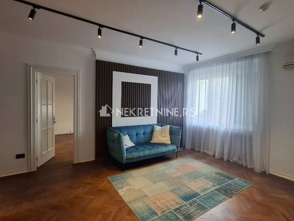 Knez Mihailova,Vuka Karadžića, ekskluzivan poslovni prostor, sam na spratu, mermerni ulaz, lift