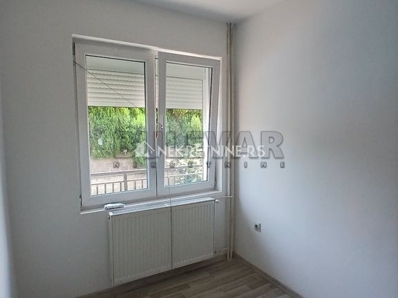 Izdaje se kompletna kuća na Bubnju, idealna za poslovni prostor, 270m2