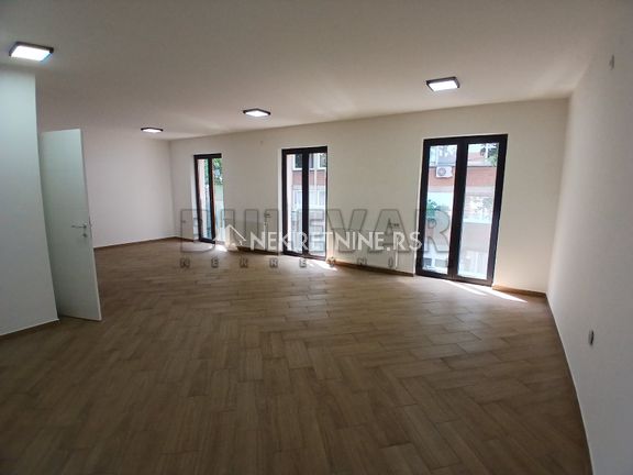 Izdaje se ekskluzivan poslovni prostor u centru, 316m2