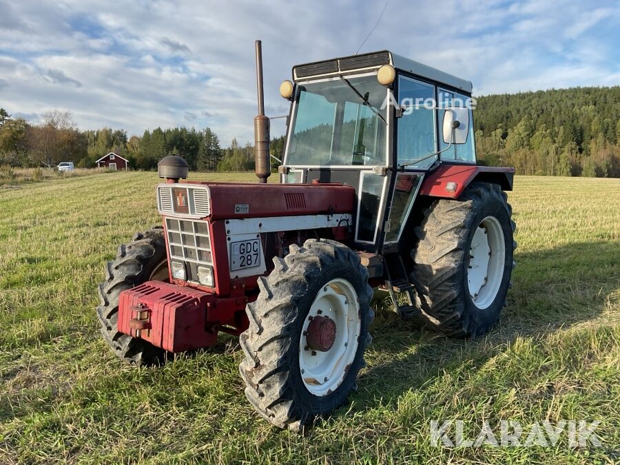 Prodaje se International 844-S traktor točkaš na aukciji
