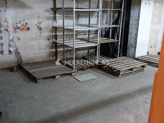 Magacinski prostor 40 m2 na Južnom bulevaru, 150e