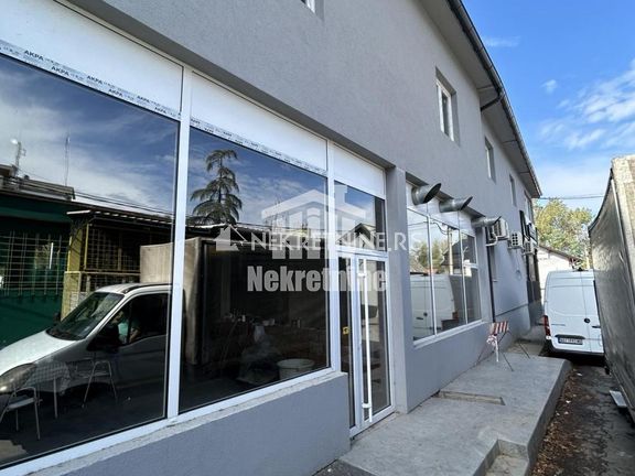 Lokal u centru Umke deljiv, cena dogovor ID#1556