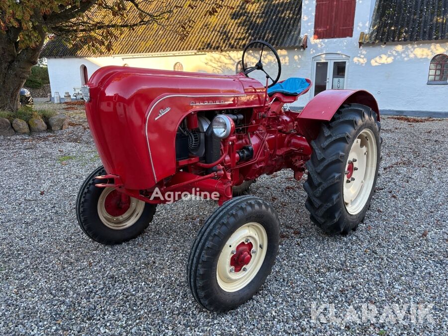 Prodaje se Porsche 218 traktor točkaš na aukciji