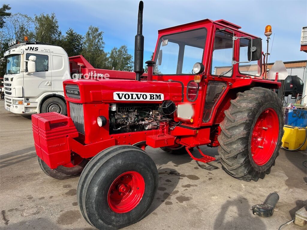 Prodaje se Volvo BM 800 traktor točkaš na aukciji
