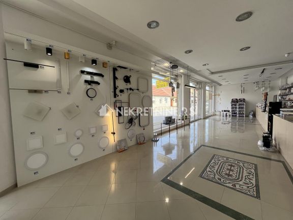 Broker - Izlog kao u Parizu
