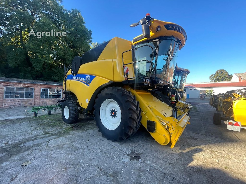 New Holland CR 9070 kombajn za žito