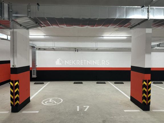 Broker - Garažno mesto od 18m2!
