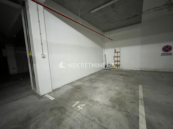 Broker - Garažno mesto kakvo se ne viđa često!