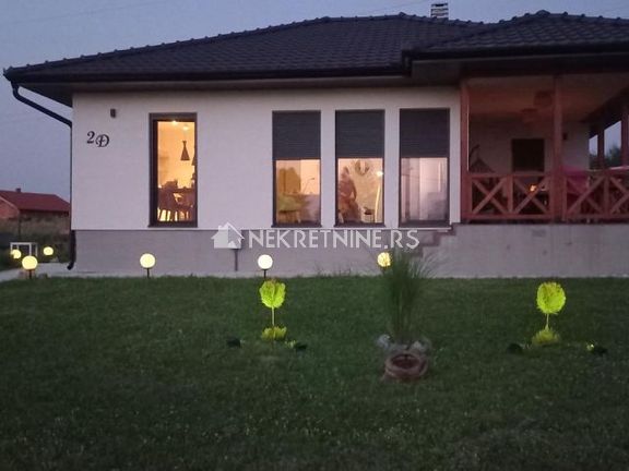 Hedonist Retreat House in Trešnja, Ripanj