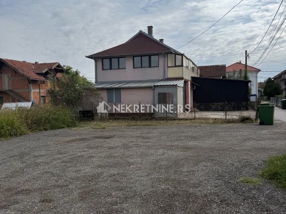 Prodajem kucu u Borci-Pretoku