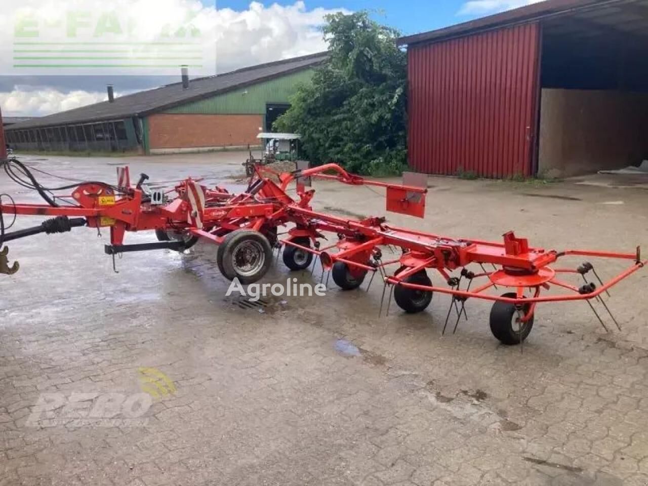 Kuhn gf8702t prevrtač sena