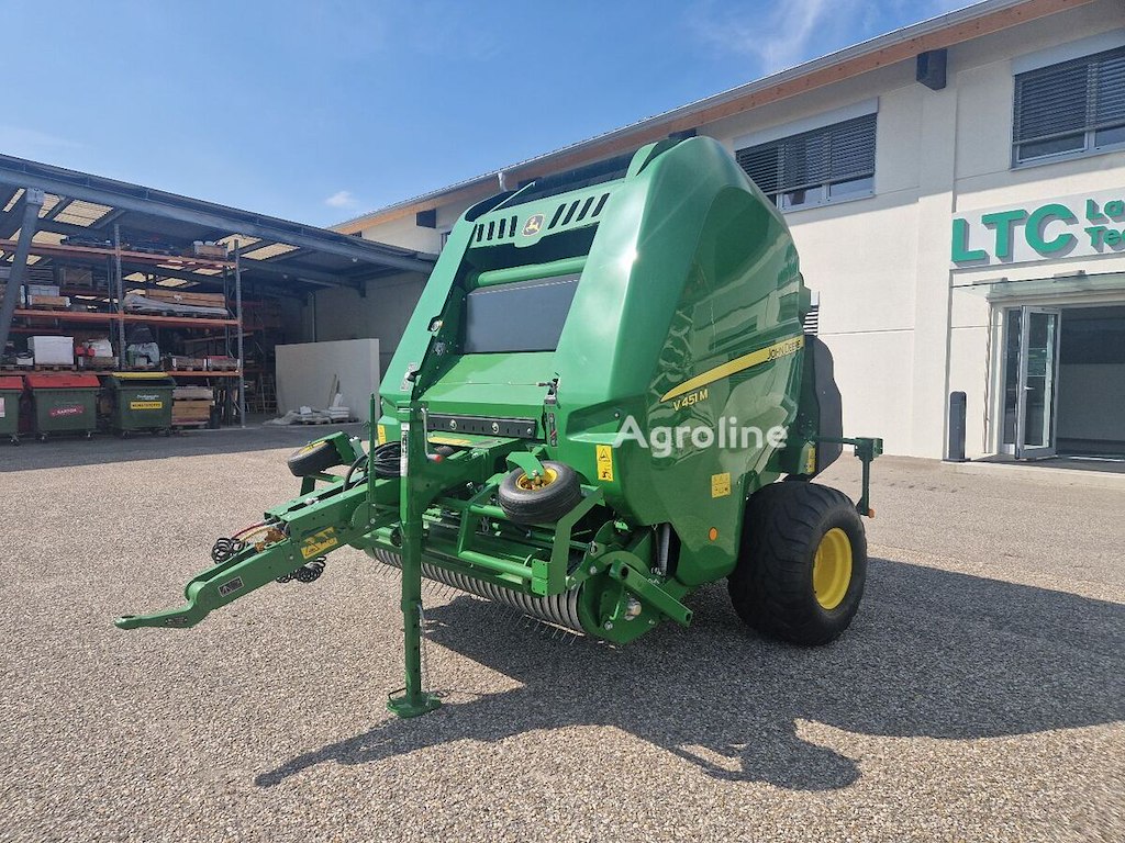 Nova John Deere V451M balirka za okrugle bale