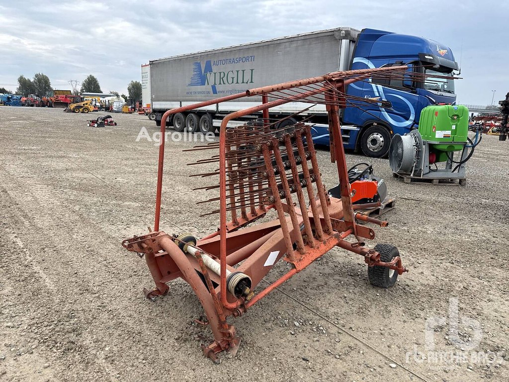 Prodaje se Kuhn GA301G sakupljač sena na aukciji